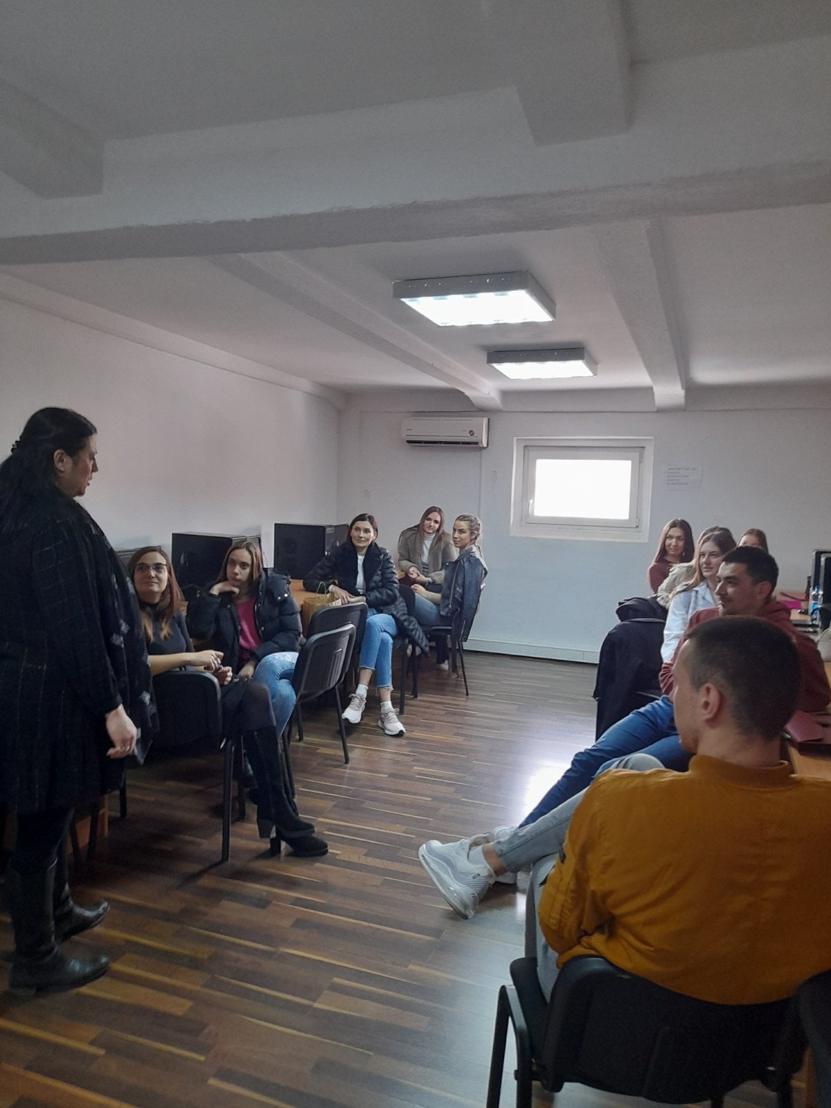 NA UNIVERZITETU PIM U TREBINJU ODRŽANA EDUKACIJA NA TEMU “UPRAVLJANJE STRESOM, EMOCIJAMA I ...